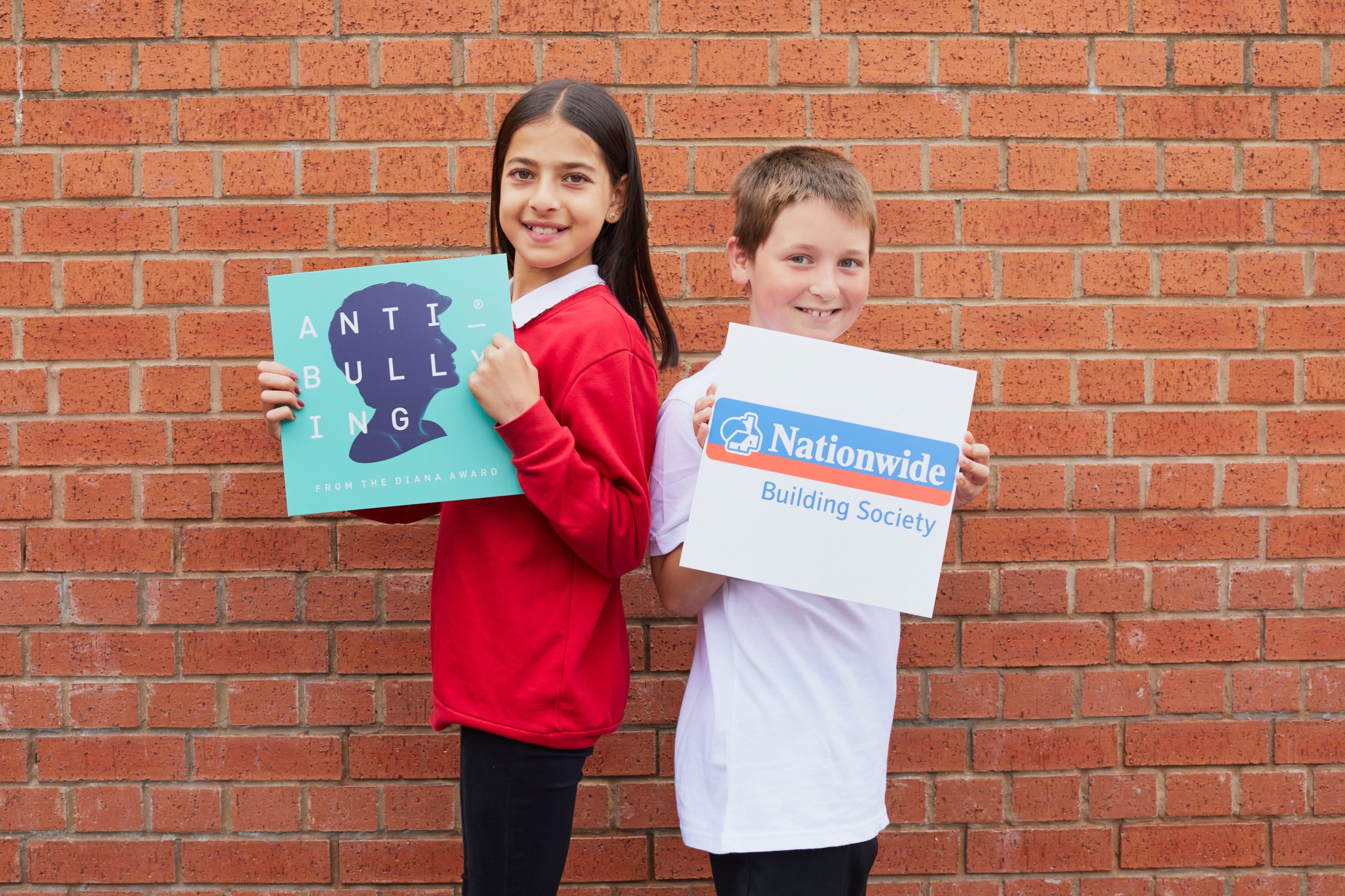 Celebs support UK-wide anti-bullying campaign - ni4kids